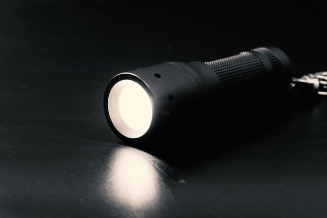 9 Different Types of Flashlights and Their Uses - QuikForce